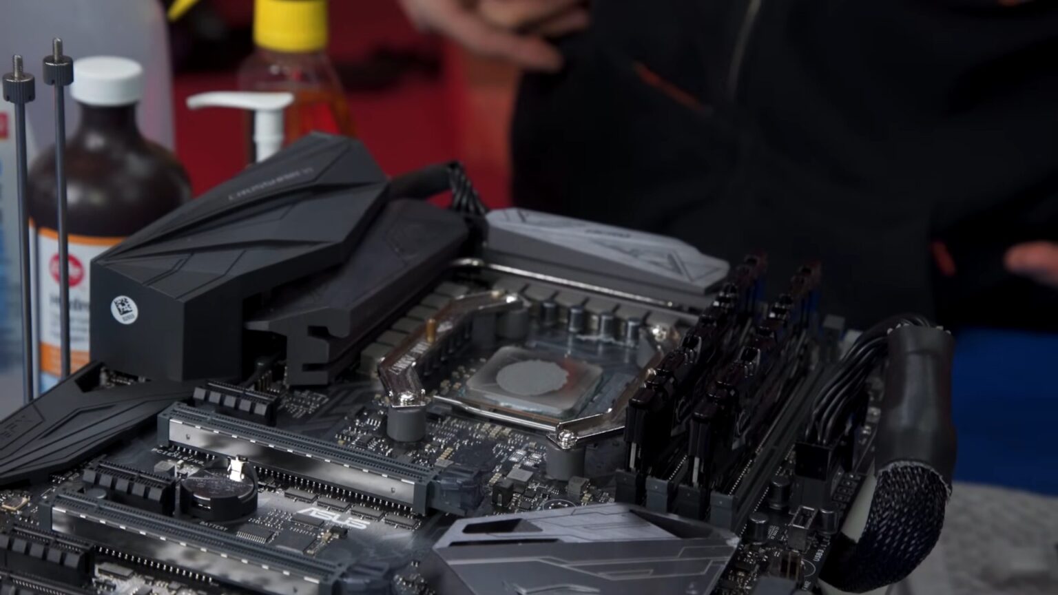 How to Clean Thermal Paste Off CPU - DIY Maintenance - Hero Collector