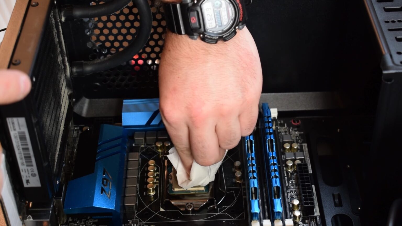 How to Clean Thermal Paste Off CPU - DIY Maintenance - Hero Collector